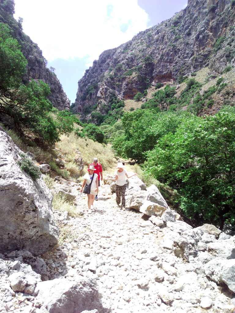 Walk the gorge in Sirikari – Fit in Crete