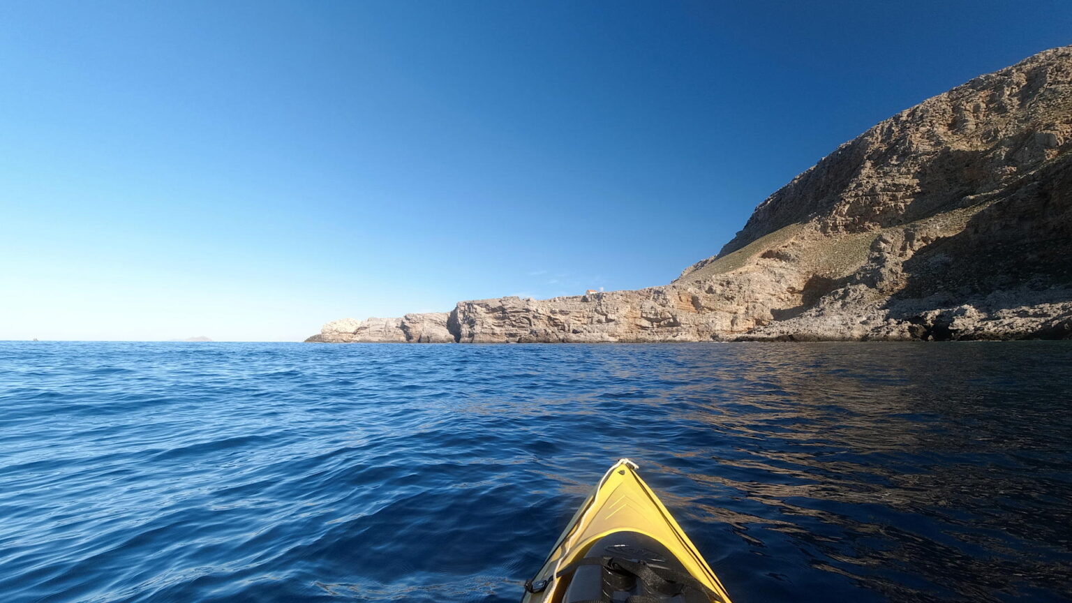 The fountain of youth – Sea kayaking to the mountain water – Fit in Crete